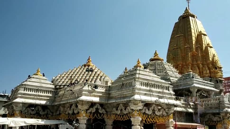 અંબાજી ભાદરવી પૂનમ મેળો 2018: જિલ્લા કલેક્ટરે રથ ખેંચી કર્યો મેળાનો ...