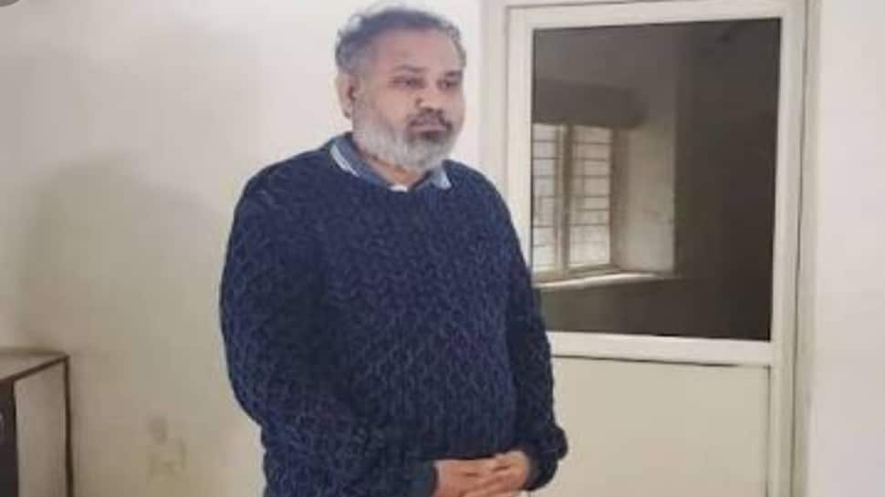 અમદાવાદ : ઢગલાબંધ સ્કીમોમાં છેતરપીંડી કરનાર બિલ્ડર કેવલ મહેતાની ધરપકડ ...