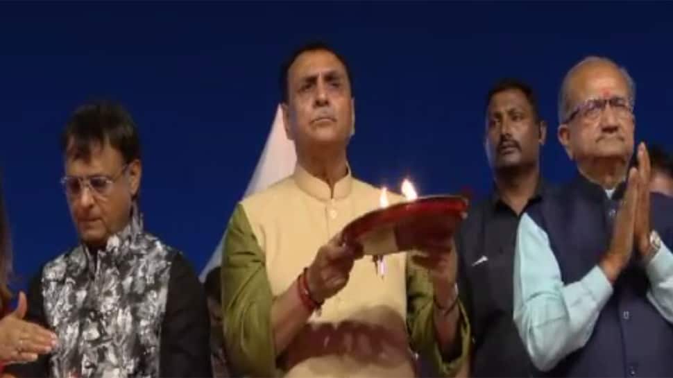 અમદાવાદ: જીએમડીસી ખાતે સીએમ રૂપાણીએ કર્યું નવરાત્રી ફેસ્ટિવલનું ...