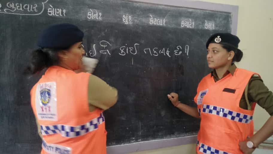 મહિલા સુરક્ષા અંગે મુક-બધીર બાળકોનો પક્ષ સાંભળવા માટે પોલીસની અનોખી ...