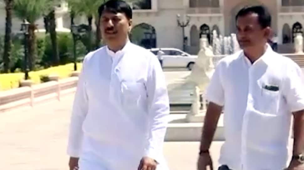 સત્તાના સોગઠા: રાજ્યસભાની 4 બેઠકો માટે રસાકસી, જાણો શું છે કોંગ્રેસનું ...