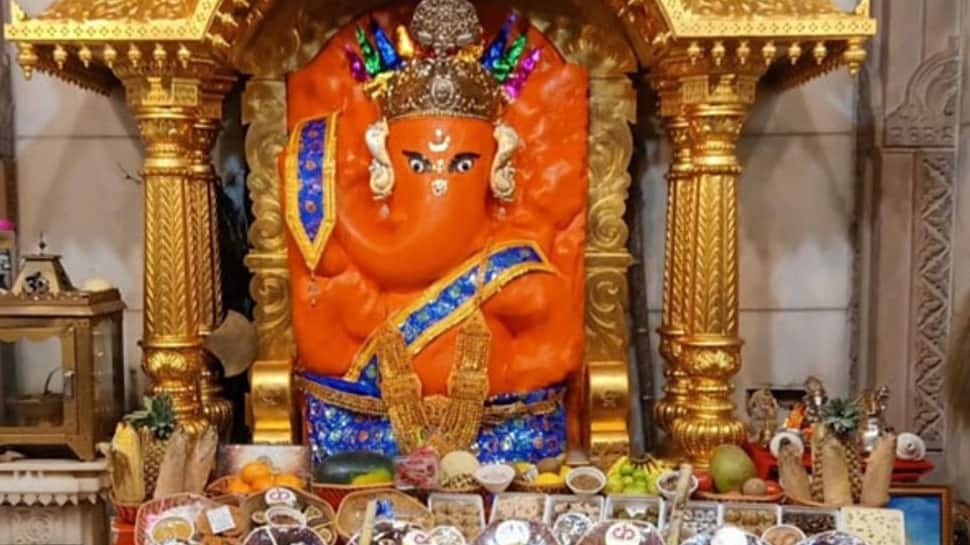 જમણી બાજુ સુંઢ સાથે વિરાજમાન ગણેશ ભગવાનનું ગુજરાતનું એક માત્ર મંદિર ...
