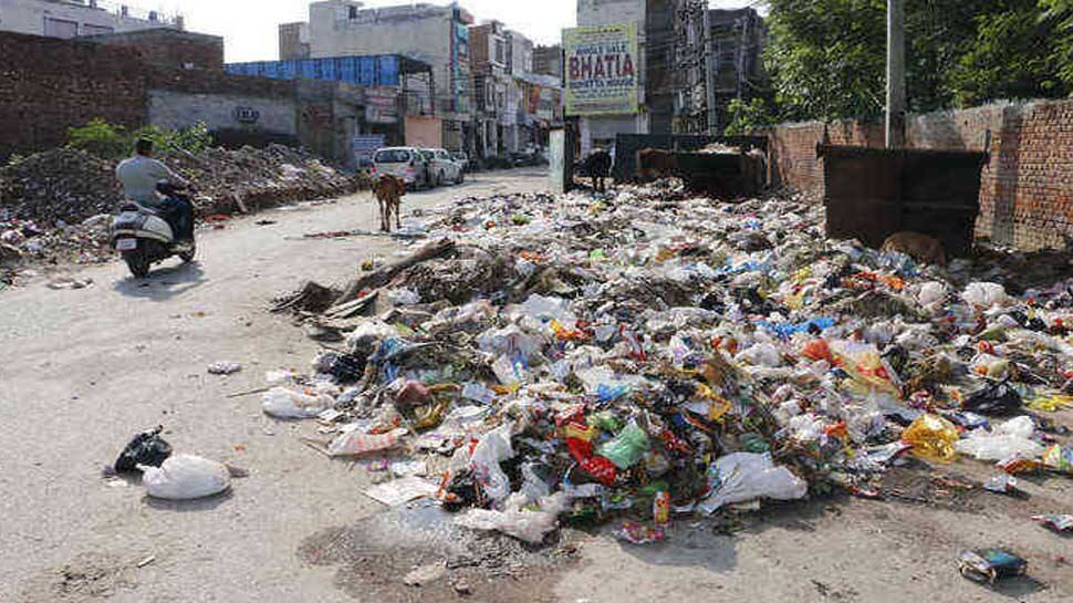 સુરતીઓ હવે જાહેરમાં કચરો ફેંકતા 1000 વાર વિચારજો, નહીં તો એવું સન્માન ...