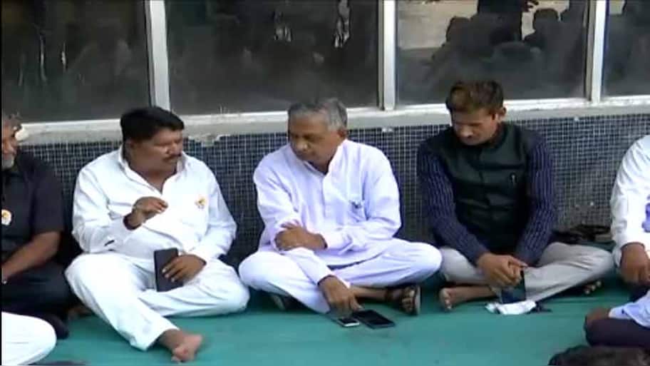Surendranagar Custodial Father Death Kunvarji Bavaliya Meet Family