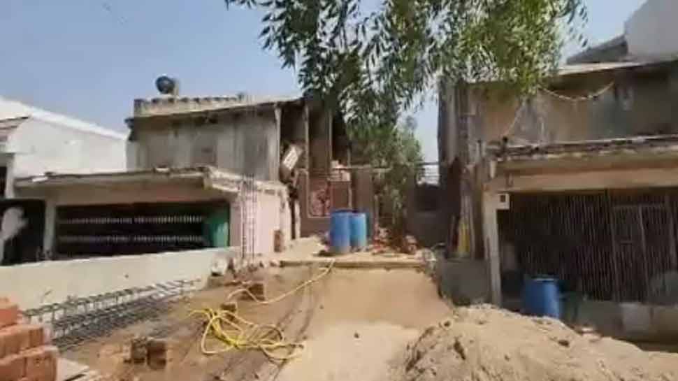 Prantij, Gujarat, Zee 24 Kalak, owner crushed, death, under the wall, a ...