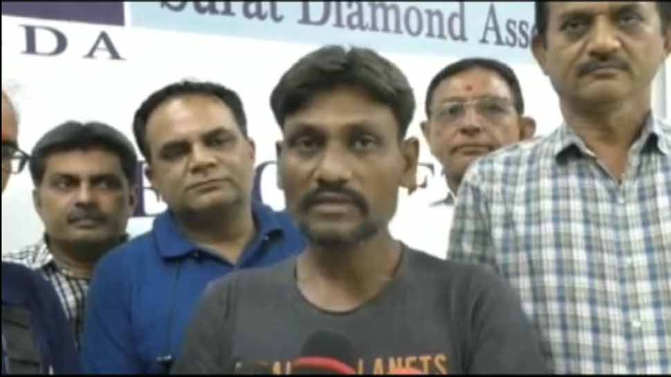 Worker Returns Diamond Packets Found In Garbagar Return To Owner In Surat