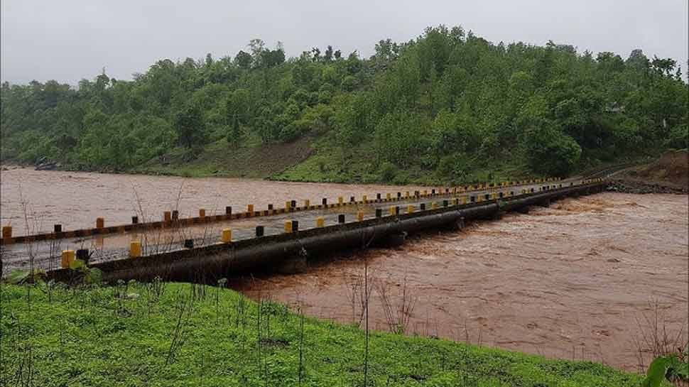 banks, Purna river, NAVSARI, two bridges submerged, two villages without contact, Zee 24 Kalak