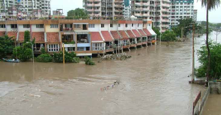 see photos of surat flood in 2006