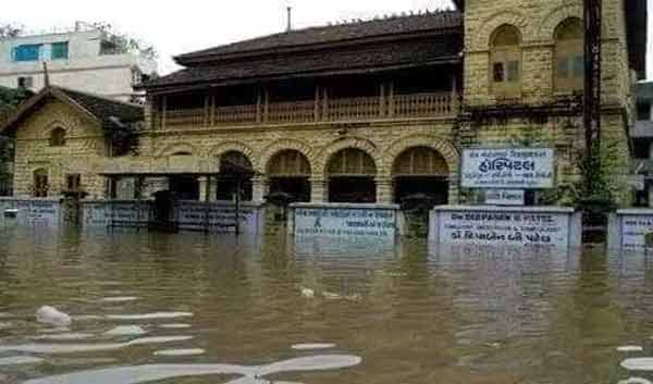 see photos of surat flood in 2006