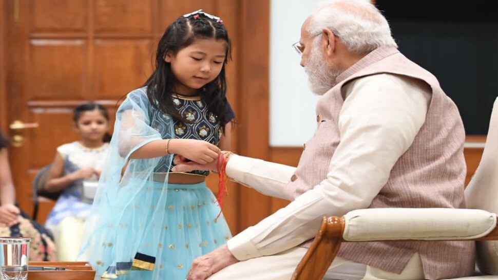 PM Modi Celebrates Har Ghar Tiranga Campaign With Children At His 7 LKM ...