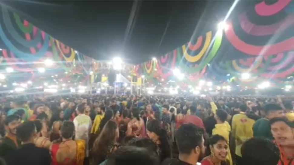 vadodara navratri 2022 garba players issue on united way garba