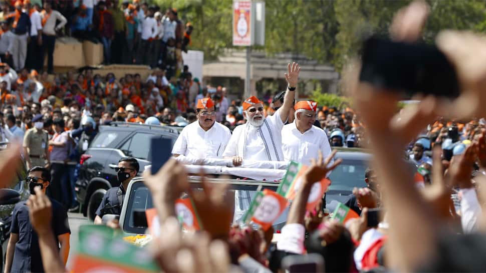 Gujarat News PM Modi Road Show at Surat BJP Modi Road Show