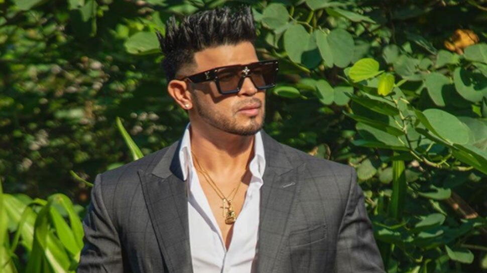 super sexy Esha Gupta boldest urfi javed nothing in front of this actor ...