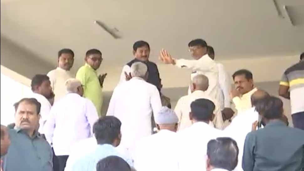 congress worker throw ink on leader bharatsinh solanki at congress office