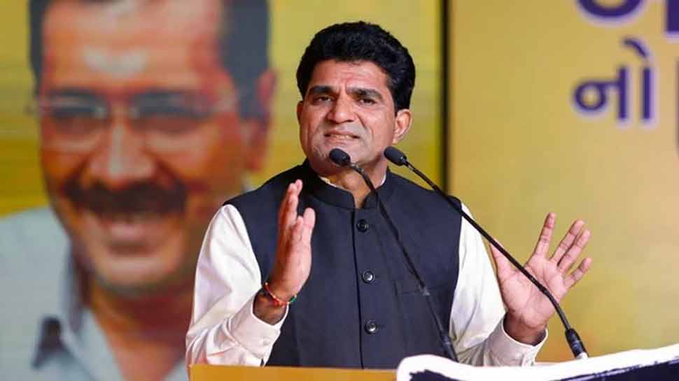 aap gujarat may gave ticket to isudan gadhvi on jam khambhaliya seat