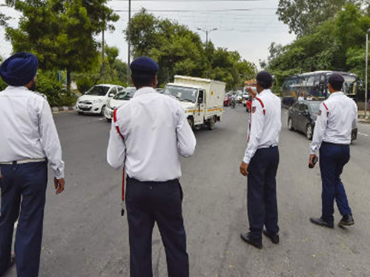 surat traffic police and trb jawan will help board student stucks in ...