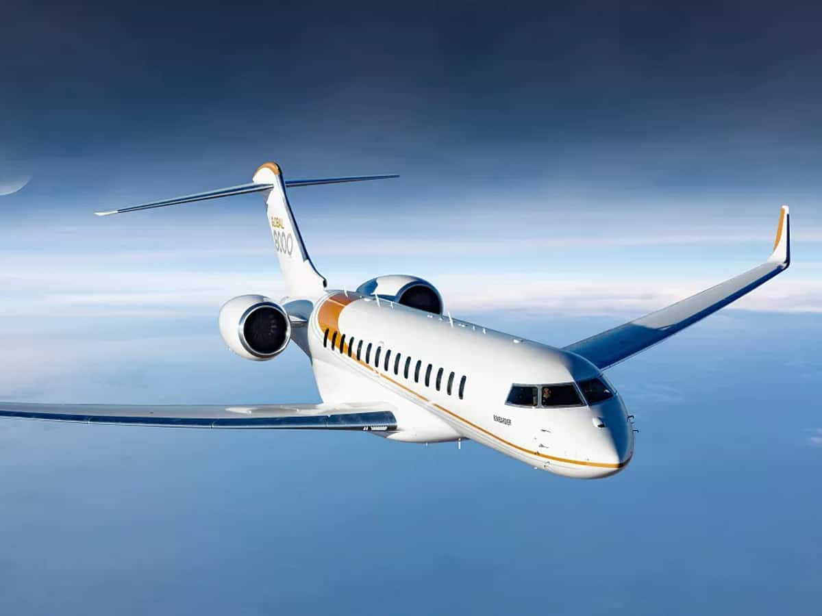 Why is the color of passenger planes white? The reason is worth knowing