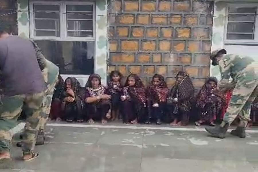 indian army help biporjoy cyclone affected area people in kutch jakhau
