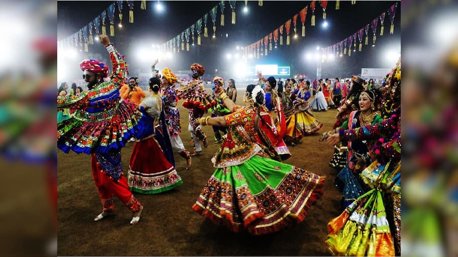 Navratri 2023: ગરબા ગ્રૂપમાં રોલો પાડવા અને નવરાત્રિમાં છવાઈ જવા અપનાવો ...