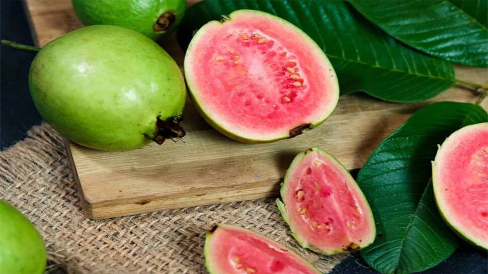 Pink guava keeps blood sugar under control know its health benefits