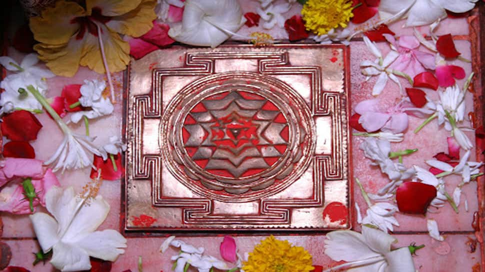 Sri Yantra Puja: આ વિધિથી કરવી જોઈએ શ્રી યંત્રની પૂજા, નિયમપૂર્વક પૂજા ...