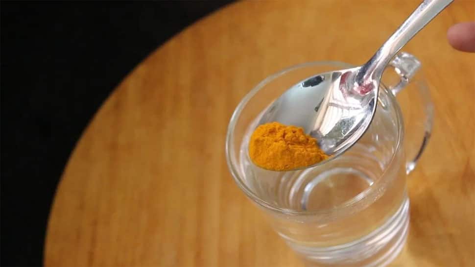 Turmeric Water: રોજ હળદરનું પાણી પીવાથી આ 5 સમસ્યા દવા વિના થશે દુર ...