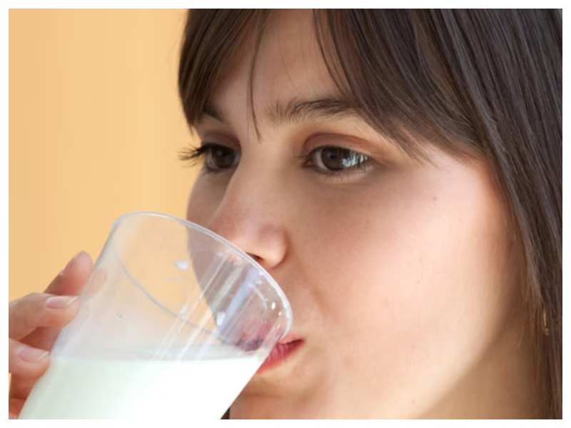 Milk Side Effects: એક દિવસમાં કેટલું દૂધ પીવું જોઈએ? જાણો વધુ પડતું દૂધ ...