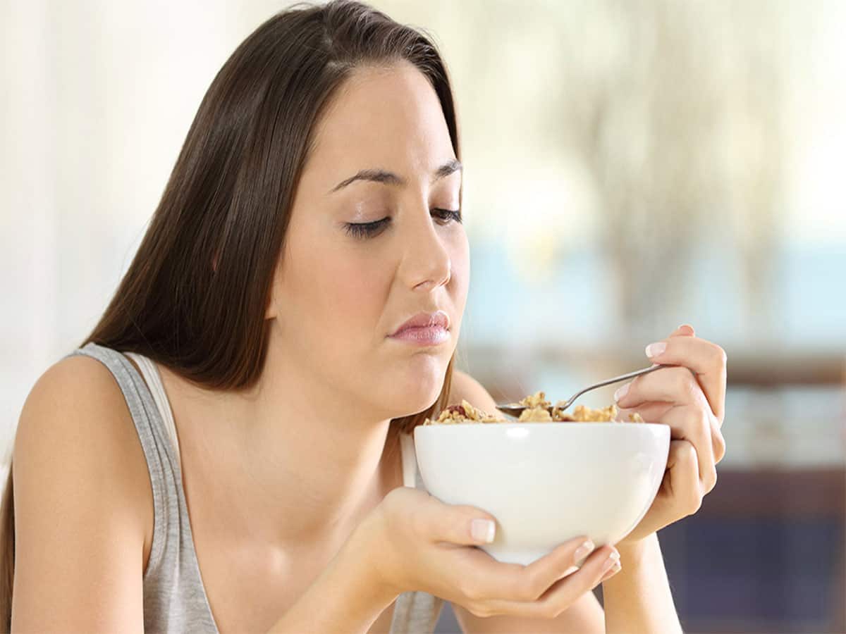 Bitter taste in mouth causes | How to get rid of bitter taste in mouth ...