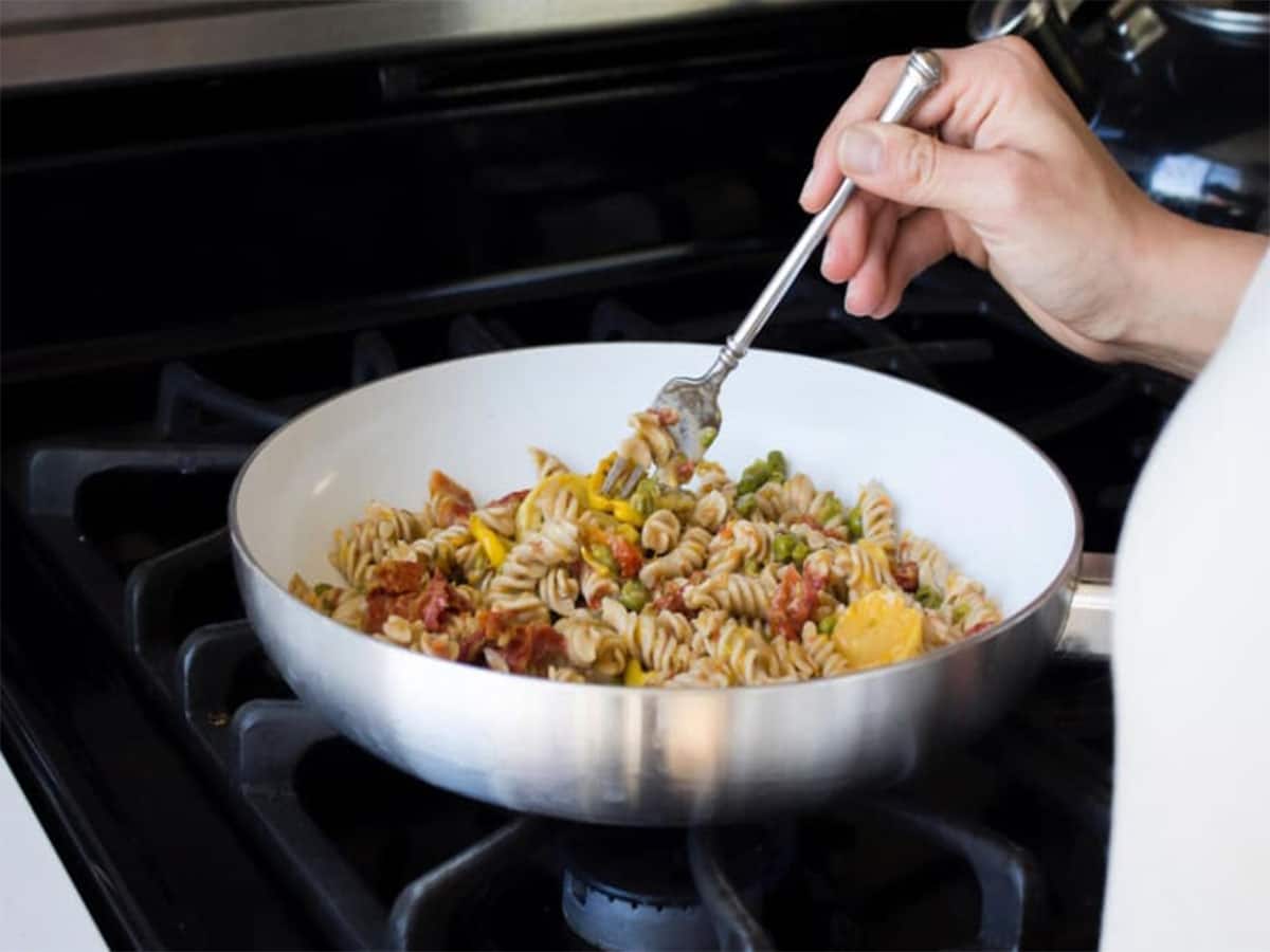 do not do these mistakes while reheating leftover food useful tips for ...