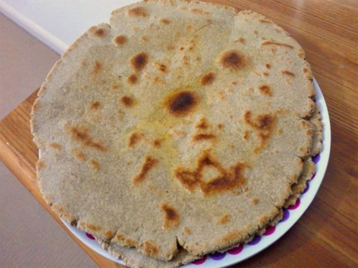bajra flour roti benefits in monsoon | બાજરાની રોટલી ખાવાથી થતા લાભ ...