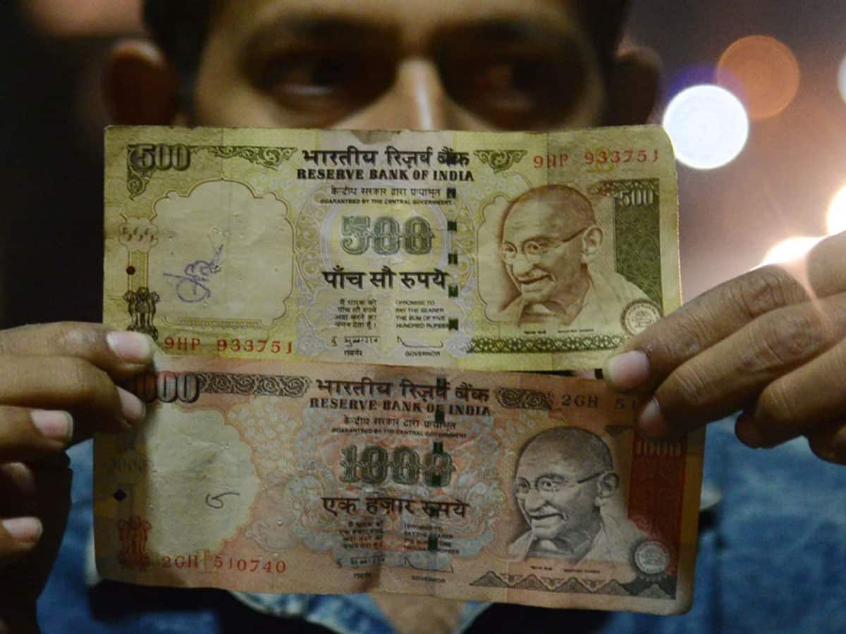 શું 500 અને 1000 રૂપિયાની જૂની નોટ રાખવા બદલ સજા થઈ શકે છે, શું કહે છે ...