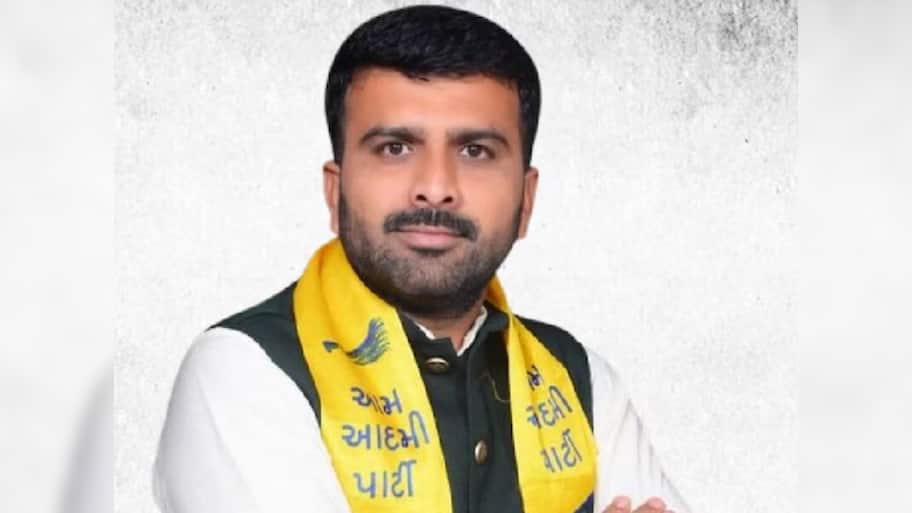 big blow to Aam Aadmi Party Kisan Morcha pramukh raju karpada resigns ...